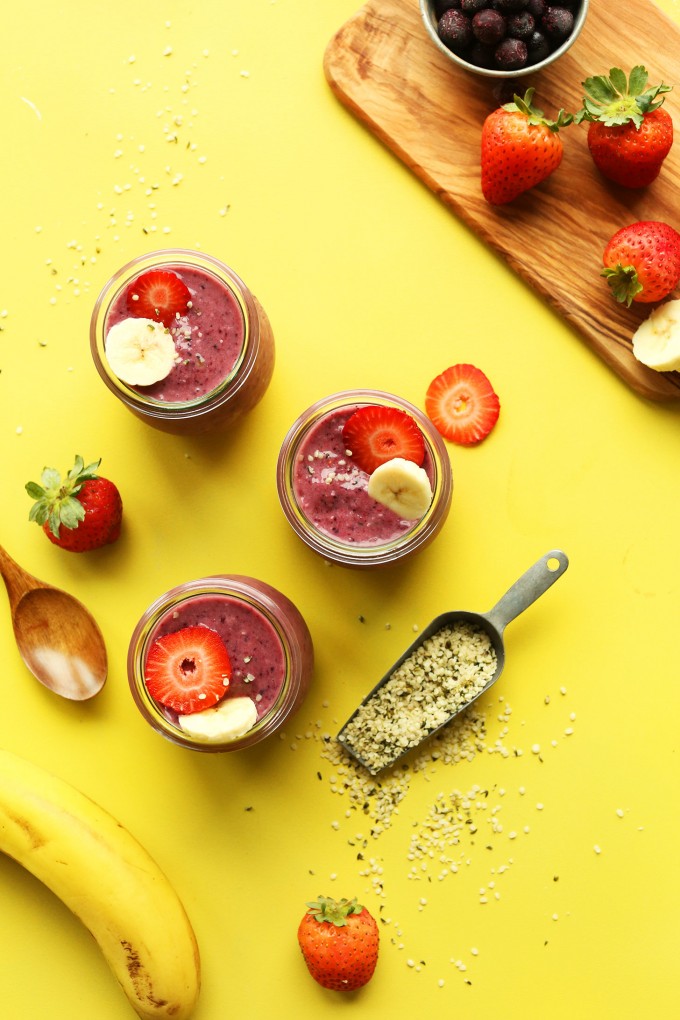 Banana & Berry Hemp Seed Pudding | Minimalist Baker Recipes