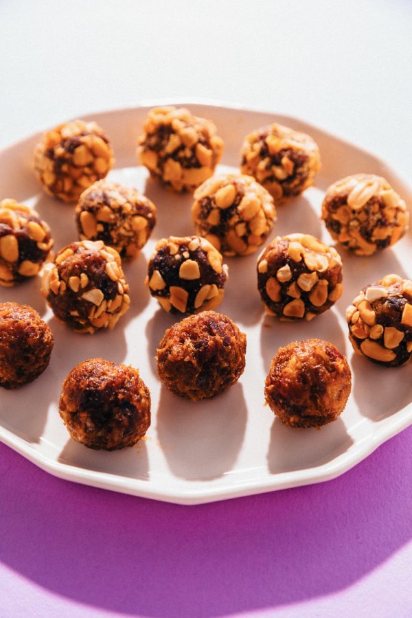 2-Ingredient Vegan PayDay Bites - Minimalist Baker Recipes