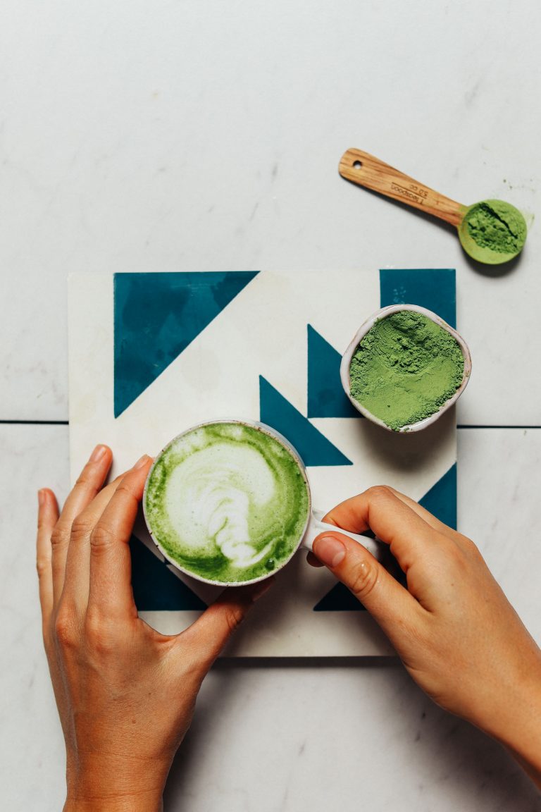 Caffeine-Free Moringa Latte (Matcha Dupe!) - Minimalist Baker Recipes