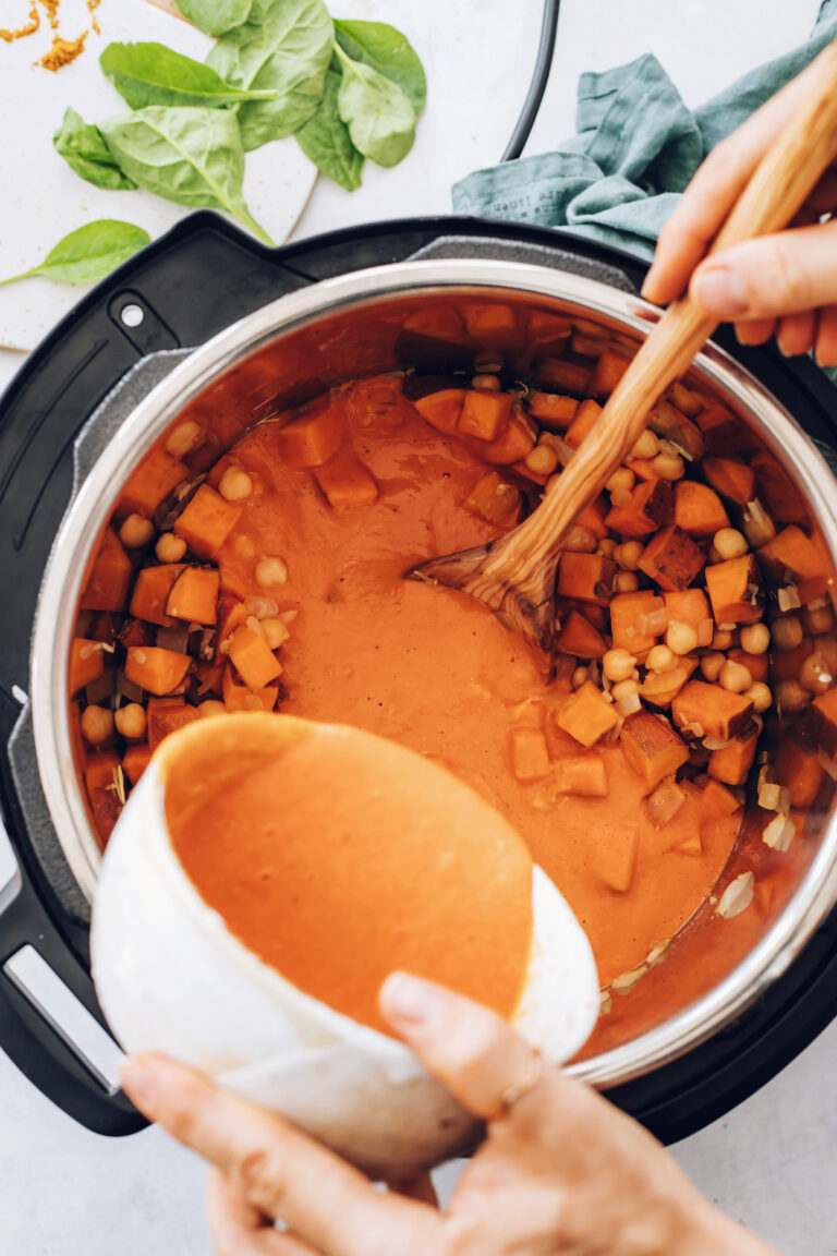 Roasted Red Pepper Chickpea Curry - Minimalist Baker Recipes