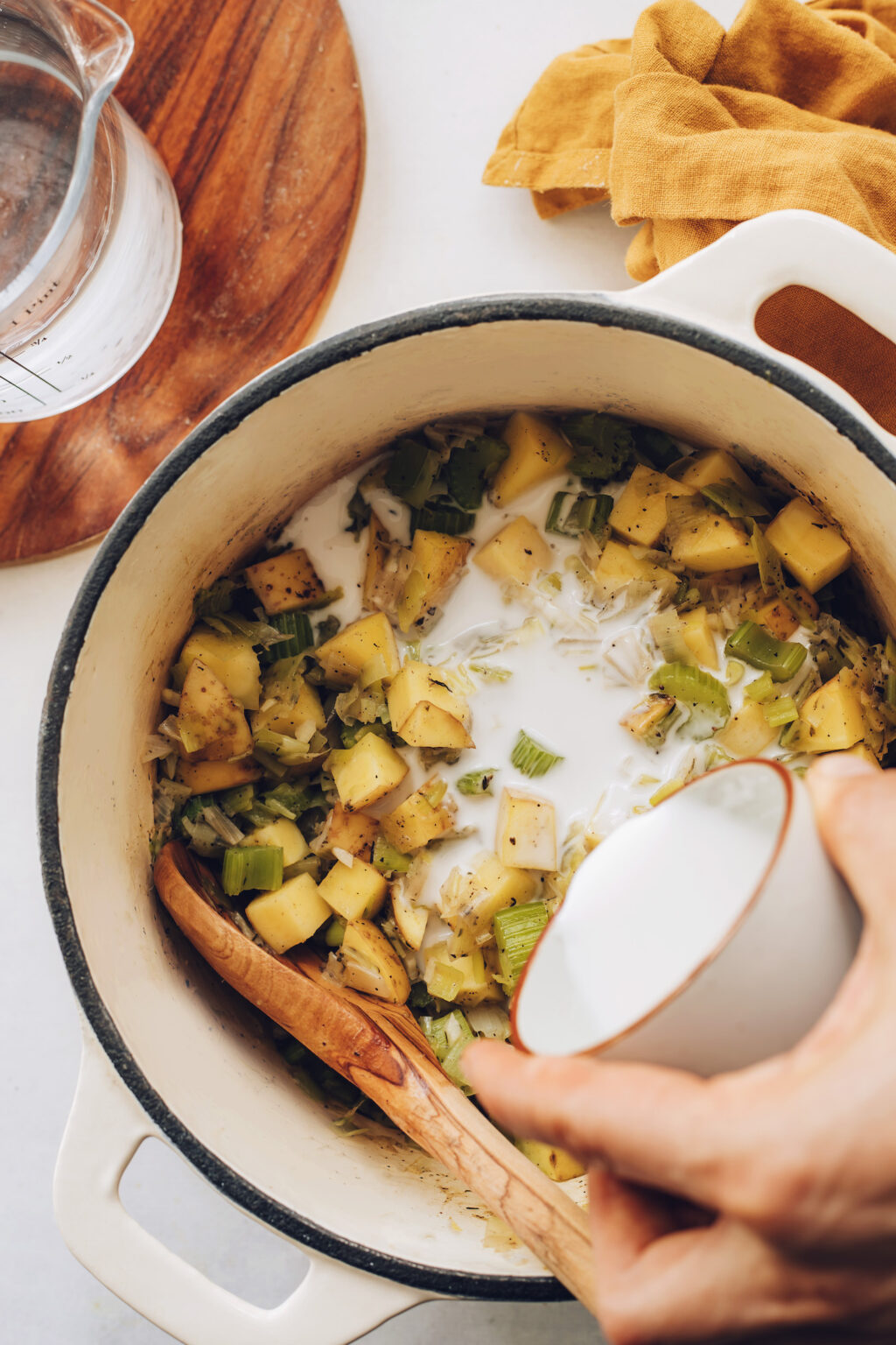 Creamy Vegan Potato Leek Soup - Minimalist Baker Recipes